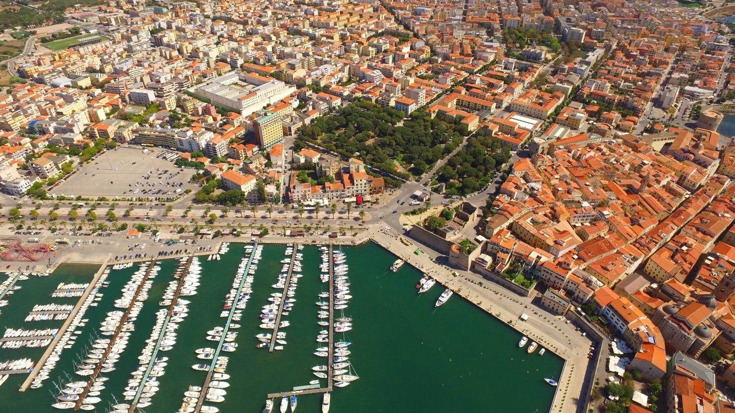 The town of Alghero, among sea, history and traditions |Torre del ...